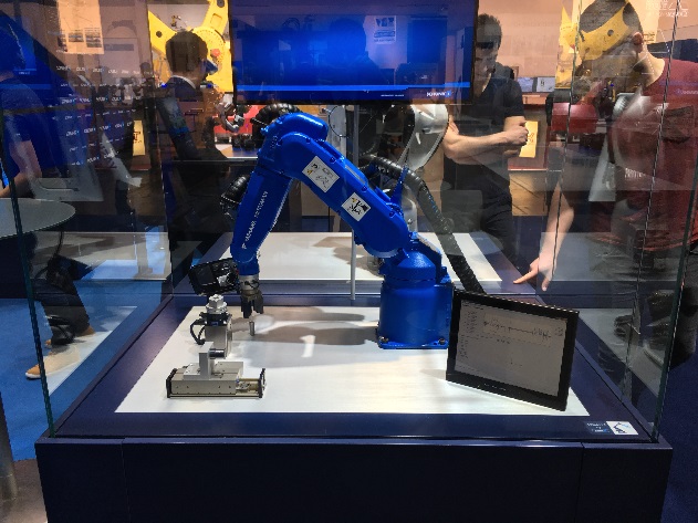 FT Sensor on Motoman MH5F - Force/Torque Measurement