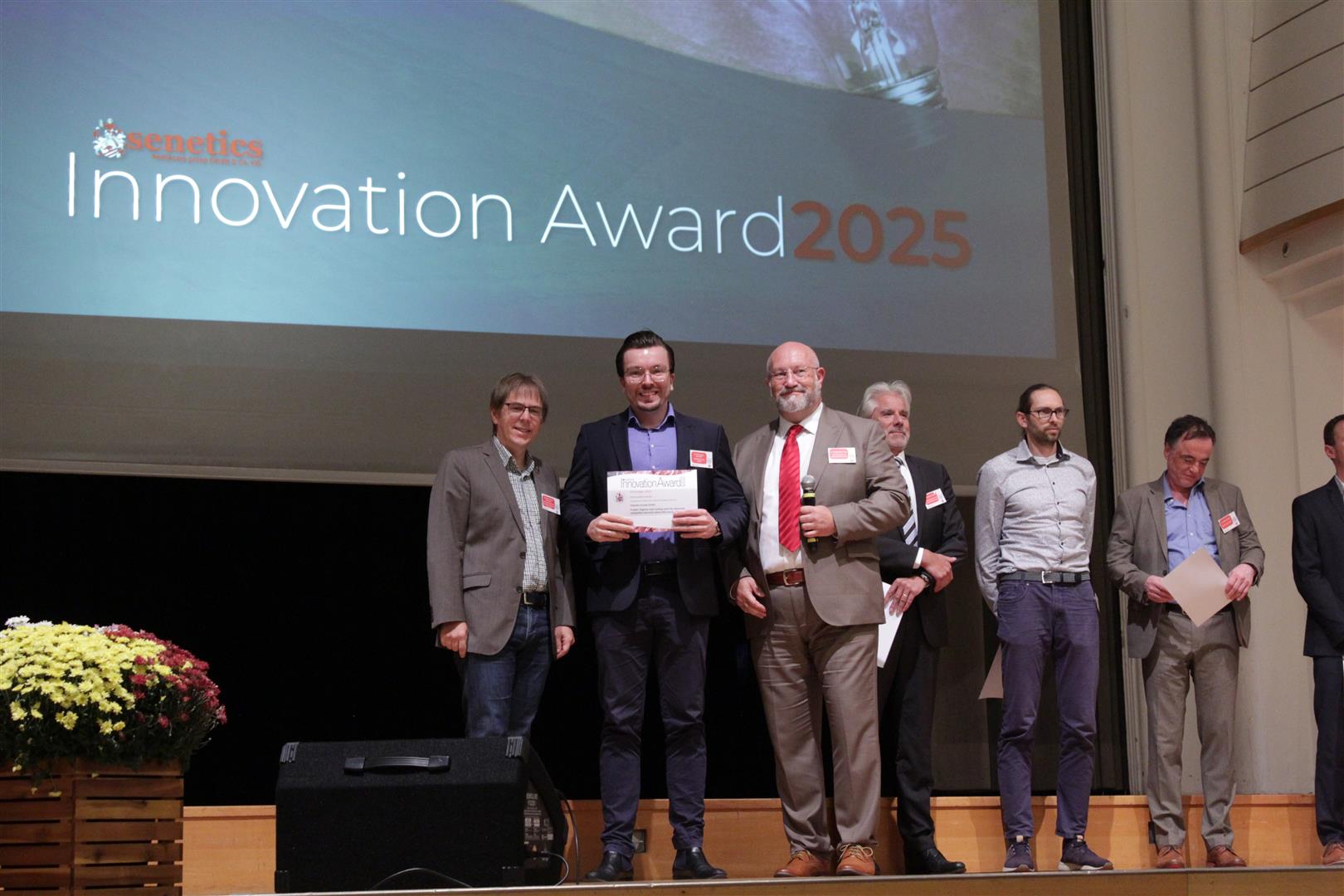 „senetics Innovation Award 2025“: YASKAWA honored for its HD robot ...