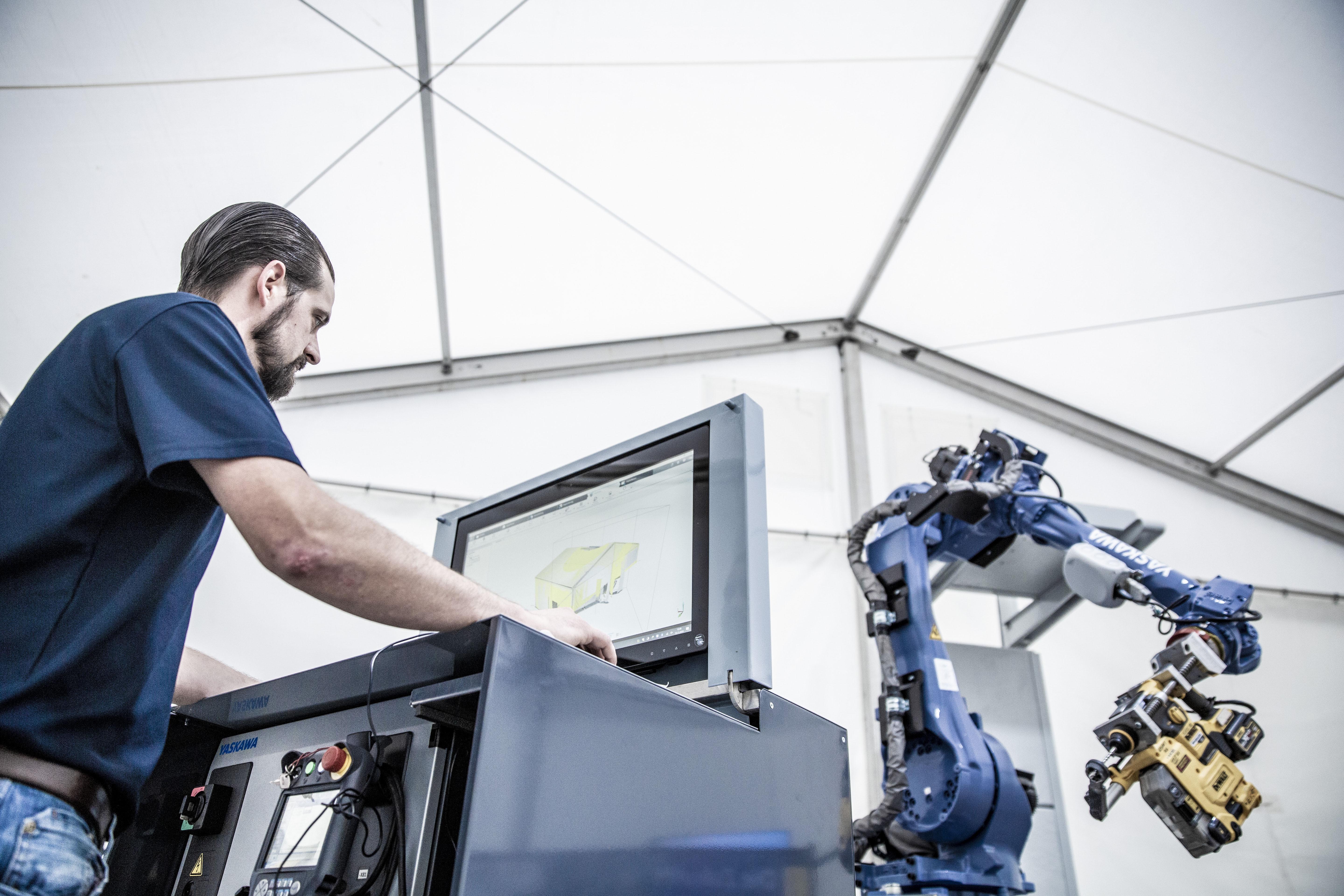 Research project “Robonet 4.0” uses a Yaskawa MOTOMAN GP50